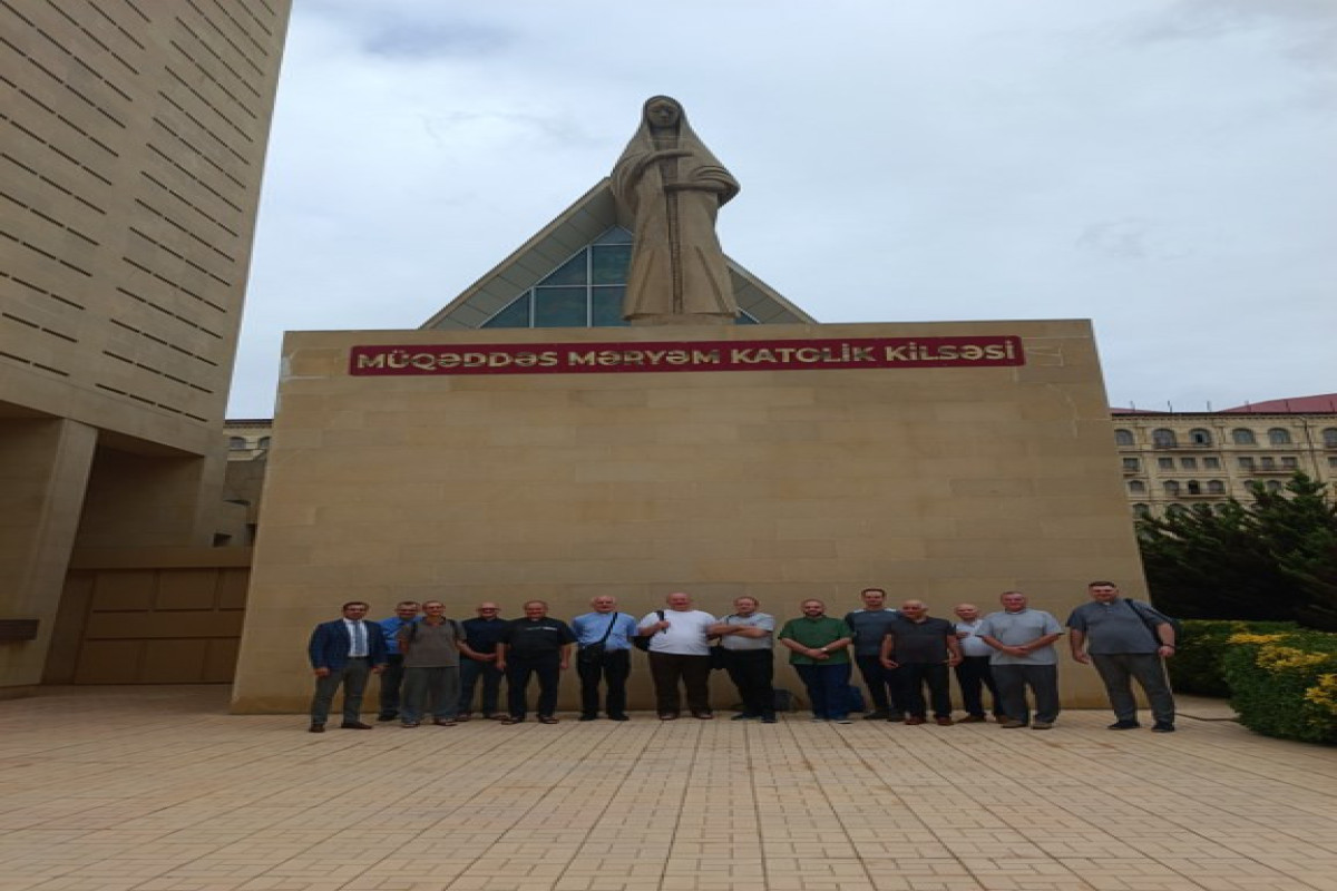 Polish religious figures visit Armenian church in Baku