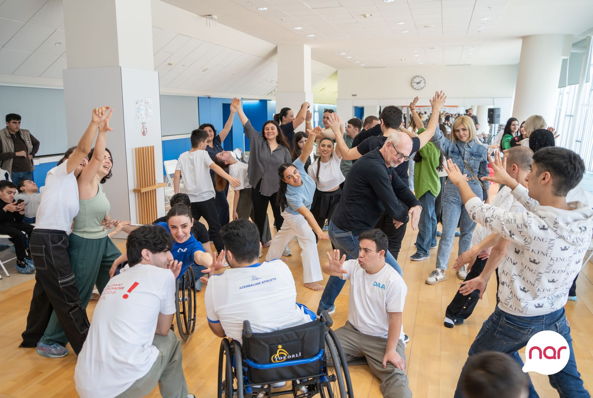 İnklüziv təşəbbüsləri dəstəkləyən “Nar” “DanceAbility” iştirakçıları ...